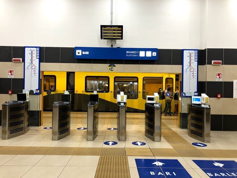 How to get from Bari airport to the city center and back