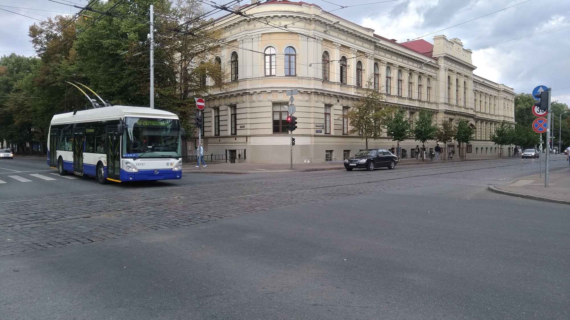 How to use public transportation in Riga: full instructions