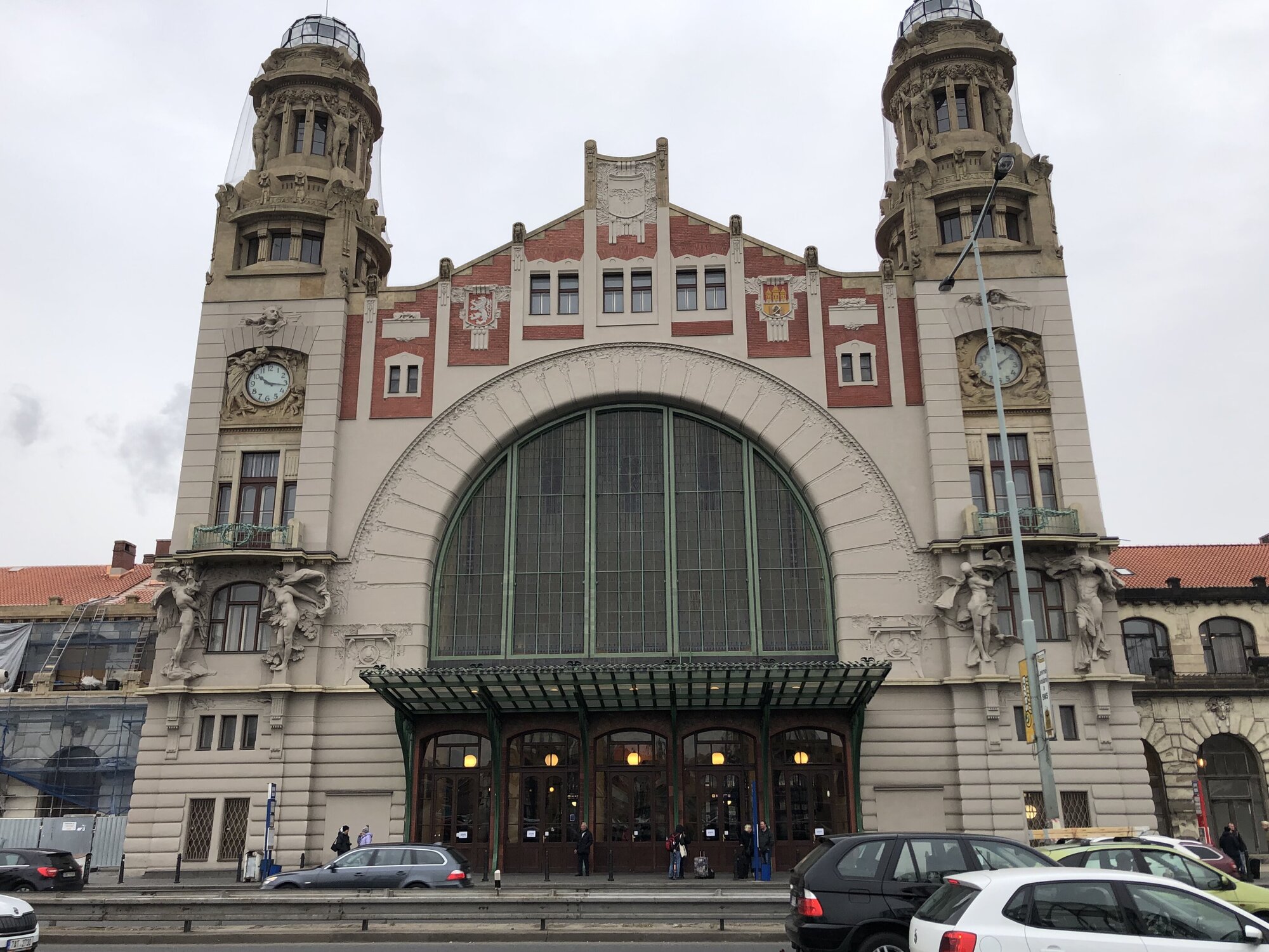 Prague: How to get from Václav Havel Airport to the city center and ...