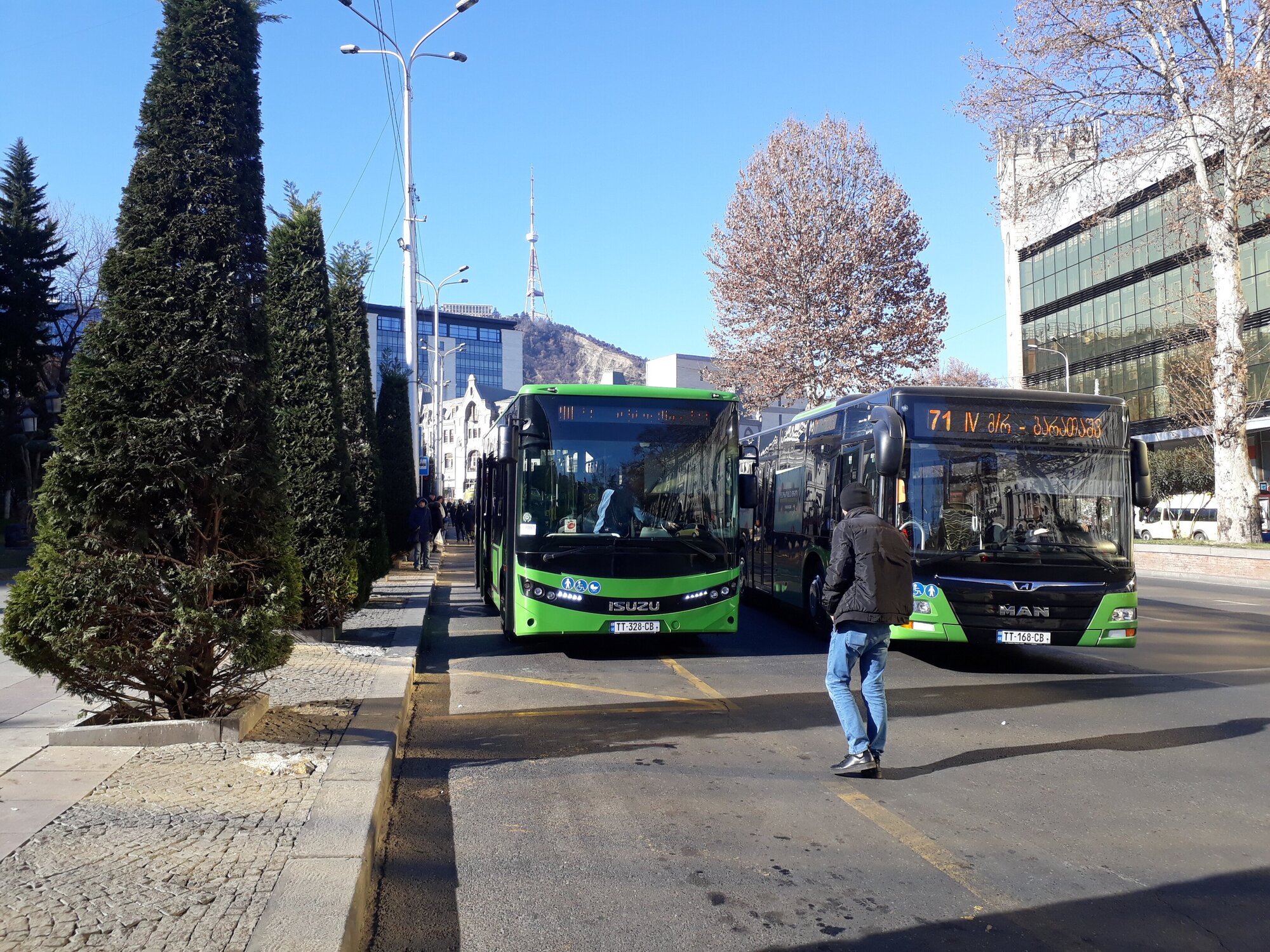 Shuttles, buses, metro and cabs in Tbilisi