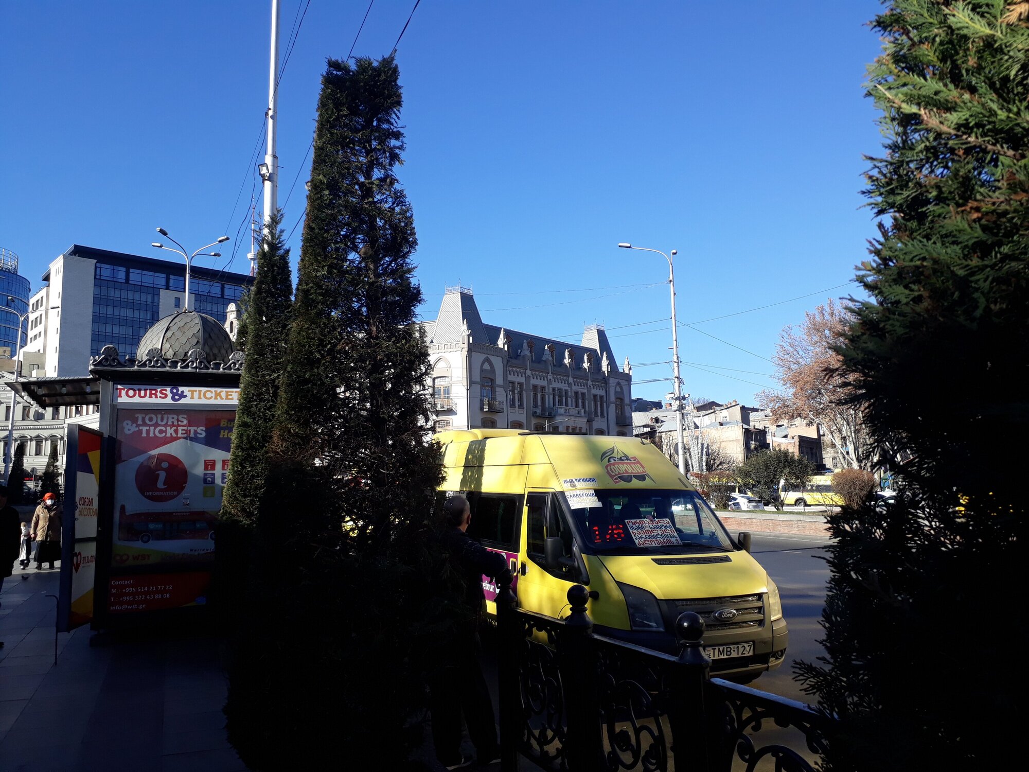 Shuttles, buses, metro and cabs in Tbilisi