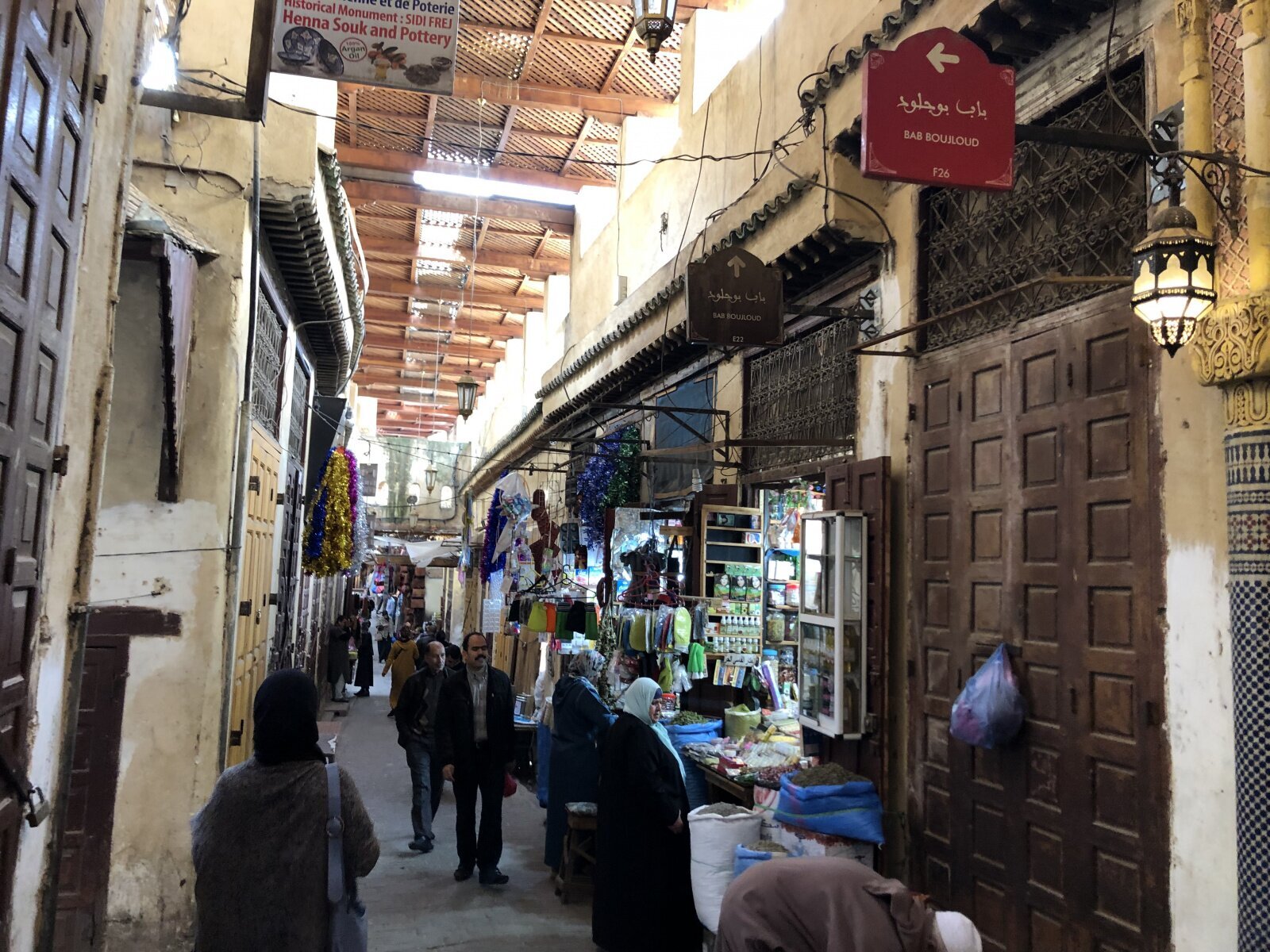 Which neighborhood of Fez is more convenient and safe for a tourist to ...