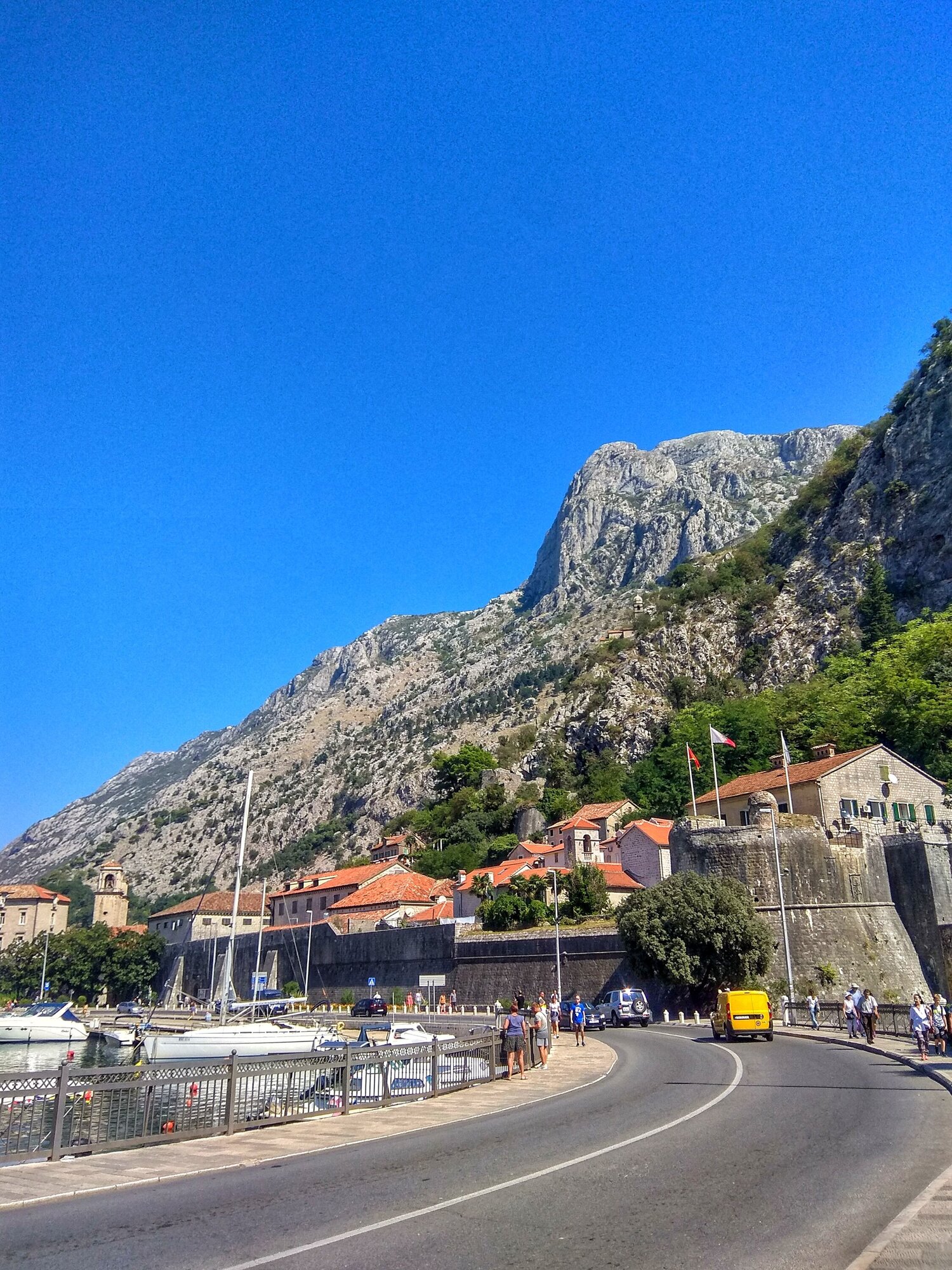 Budva: How to get there from Podgorica and Tivat airports