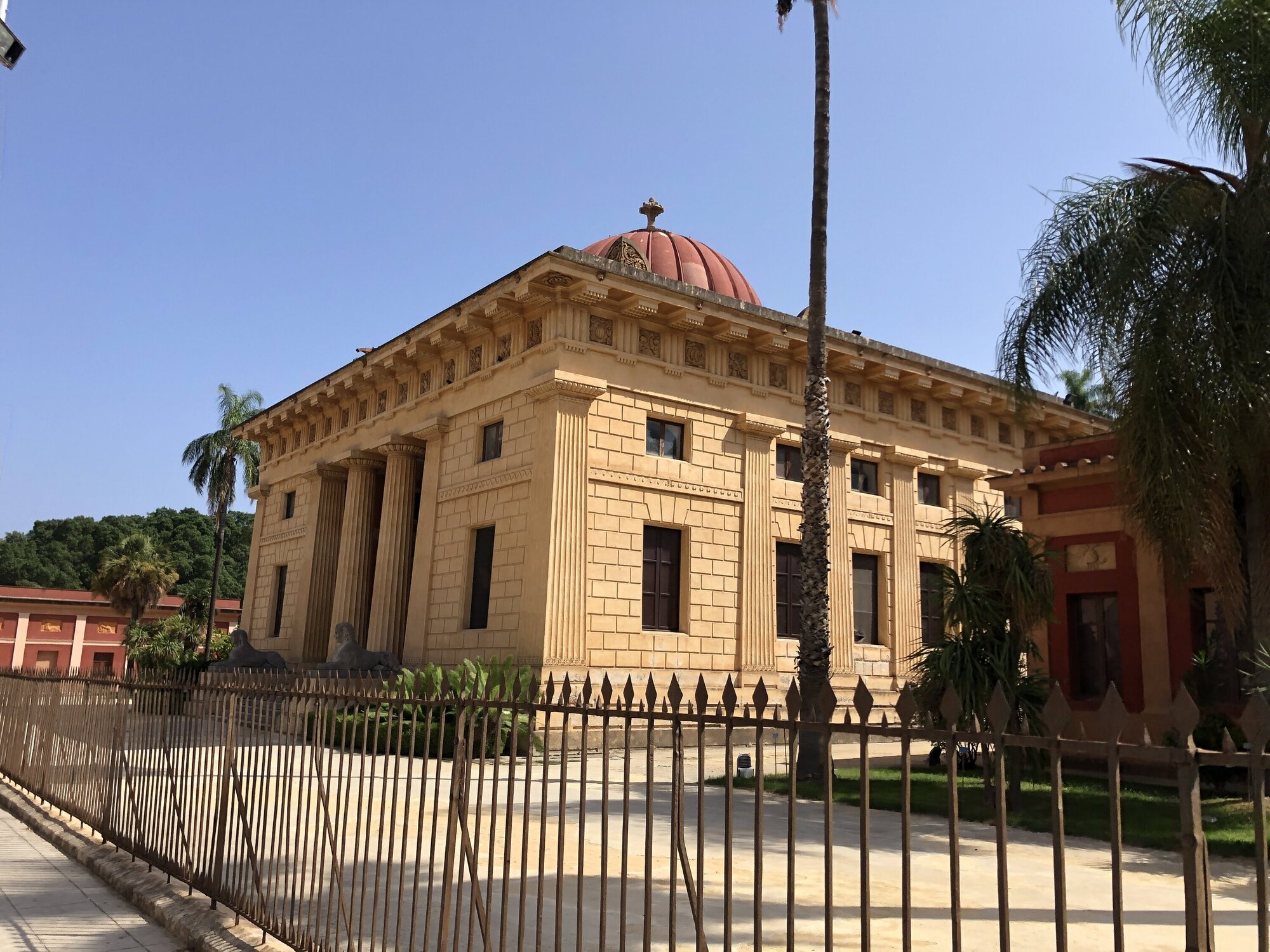 Palermo on your own: a walking tour of the Arab neighborhood of Calsa