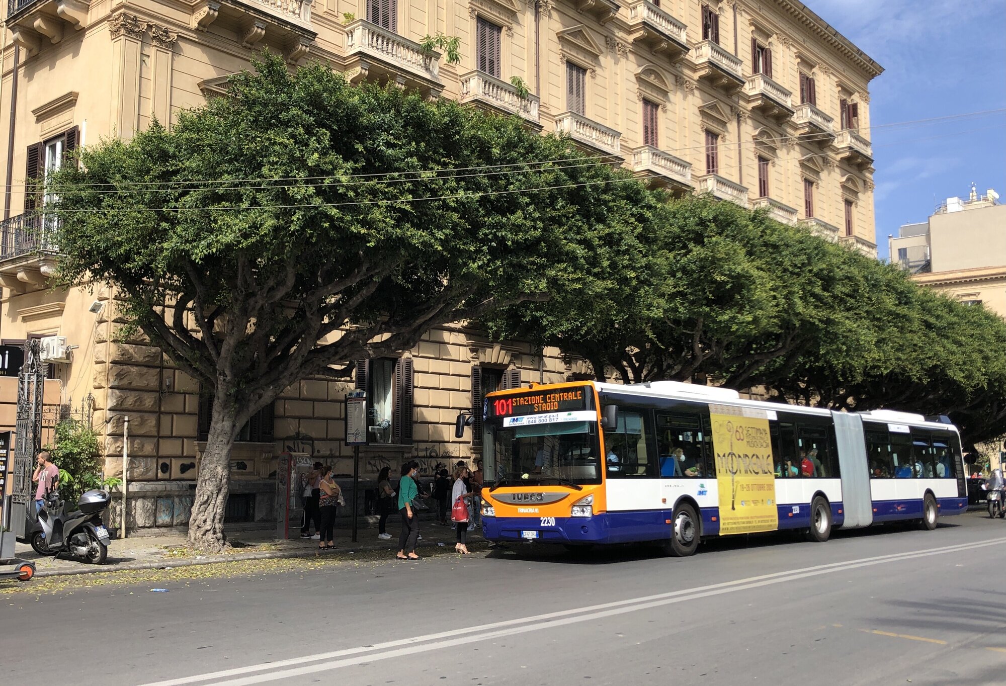 Getting around in Palermo: public transportation, bike-sharing and ...