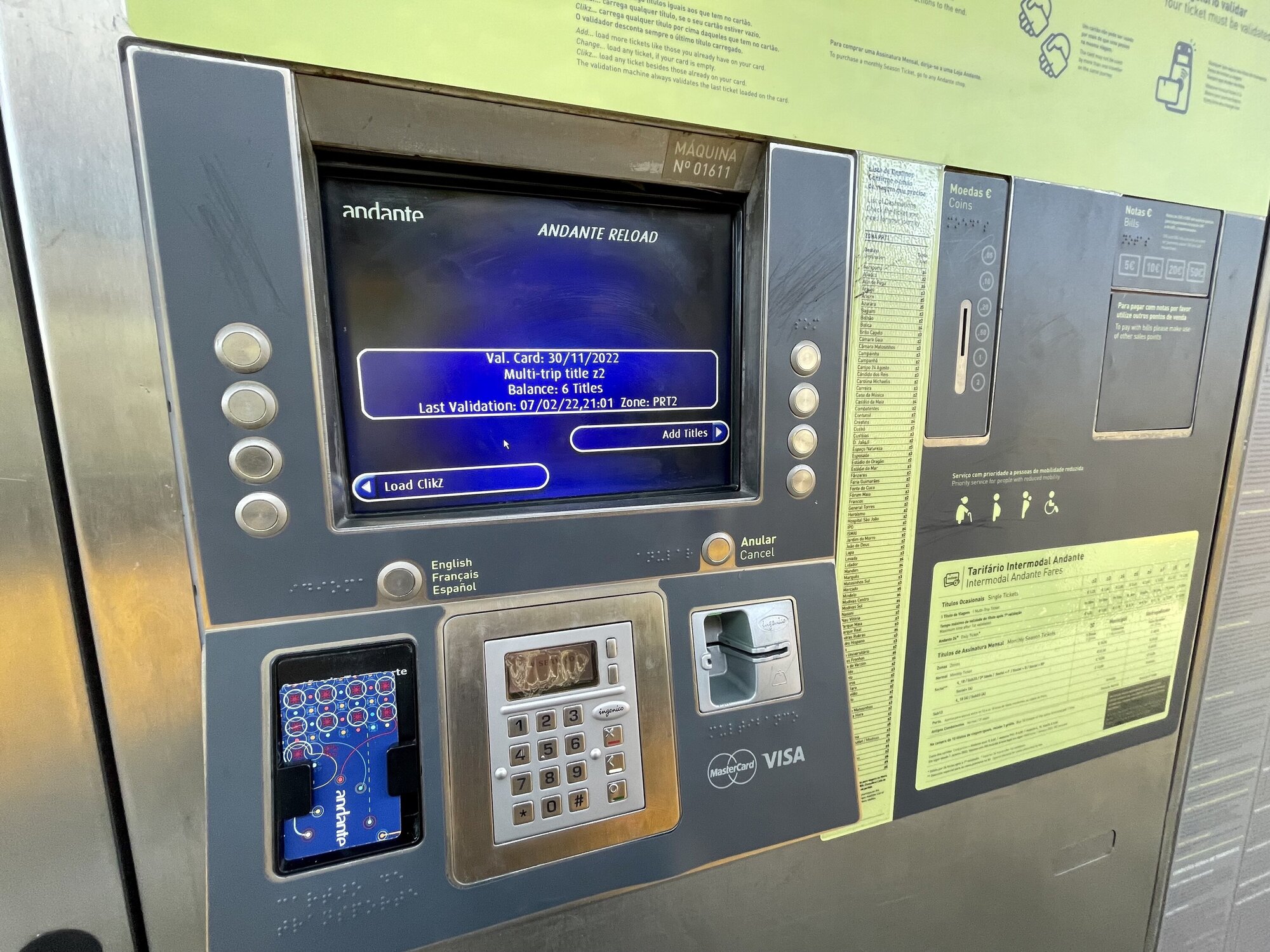 Everything you need to know about Porto's metro, buses and trains