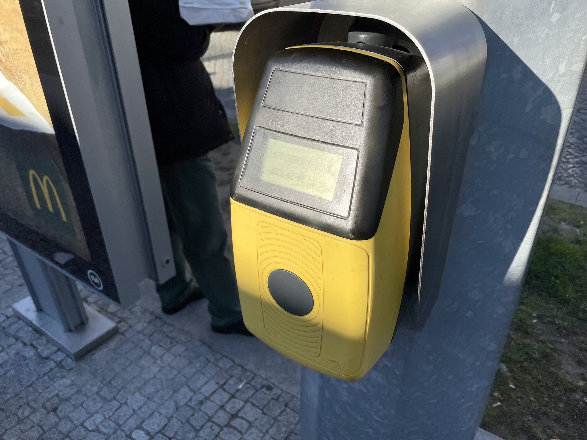 Everything you need to know about Porto's metro, buses and trains