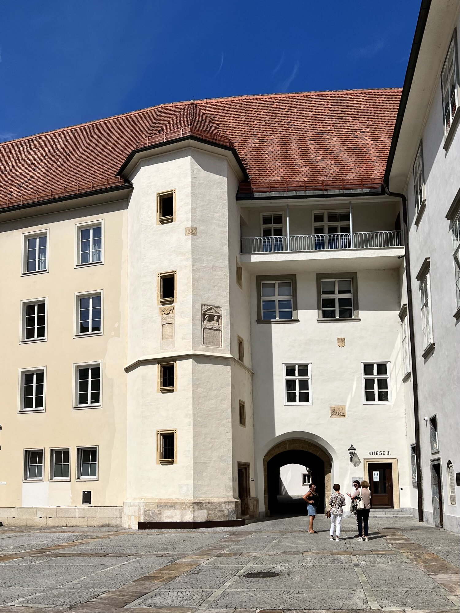 The Crown of Graz. A guide to the imperial core of the city