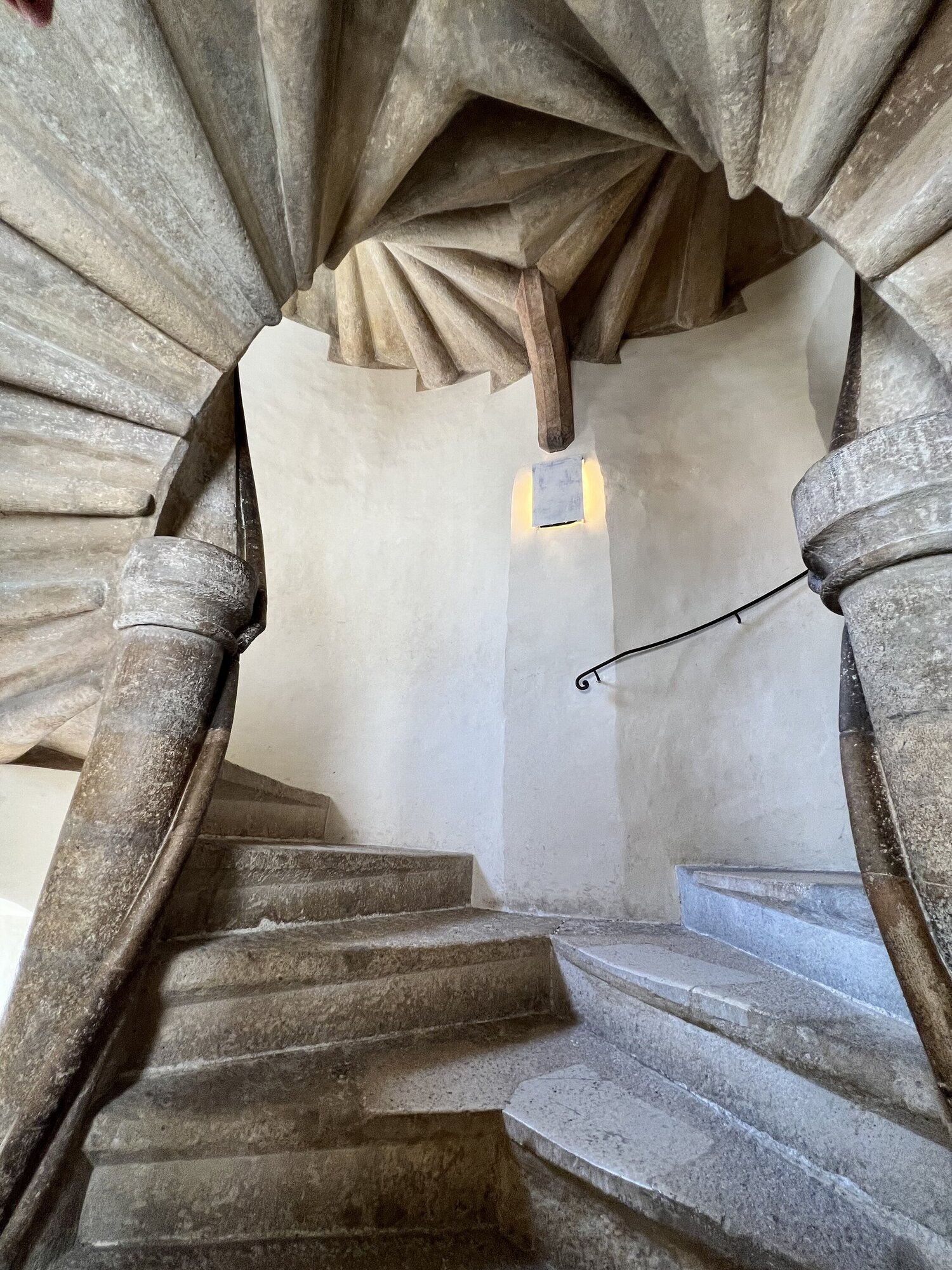 The Crown of Graz. A guide to the imperial core of the city