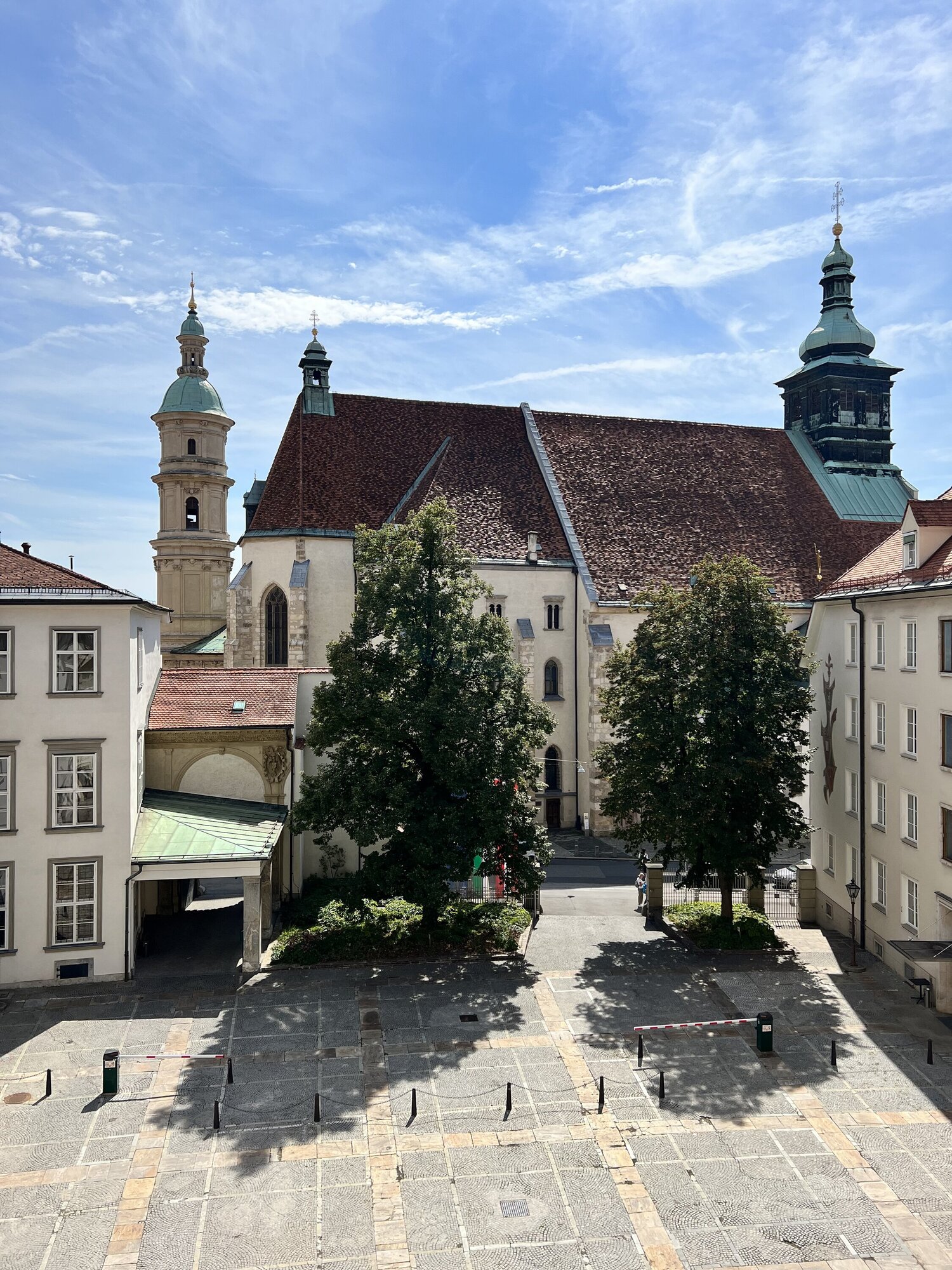 The Crown of Graz. A guide to the imperial core of the city